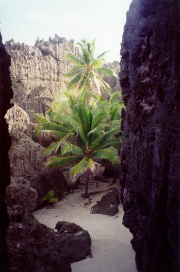 Pacific Islands - Buada Lagoon, Nauru - RaroImage Photo Gallery