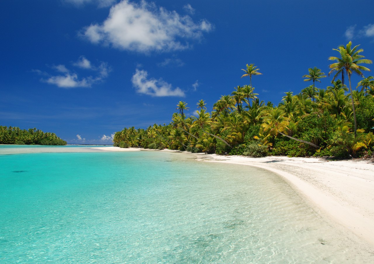 Aitutaki - The TEAL jetty at Motu Akaiami, Aitutaki - RaroImage Photo ...